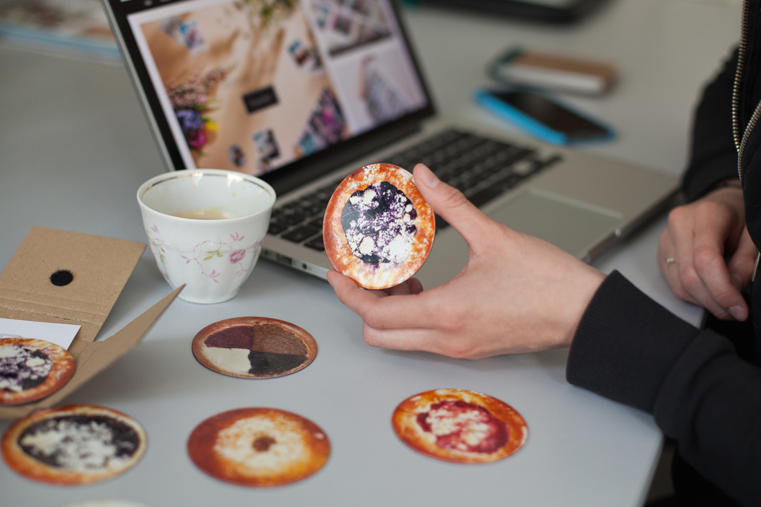 DIY: How To Easily Make Photo Magnets At Home? | Squared.one