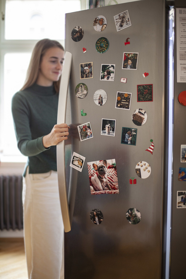 6 Tips How To Decorate Your Fridge With Photo Magnets | Squared.one